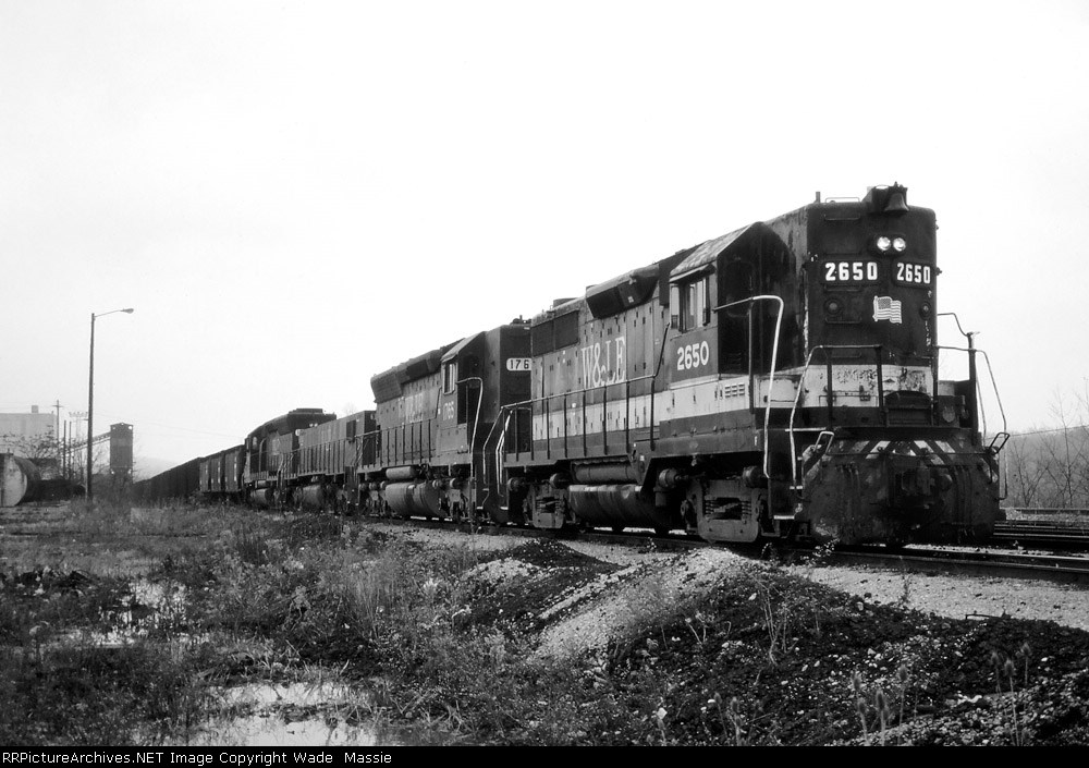 WLE 2650 loading a coal train
